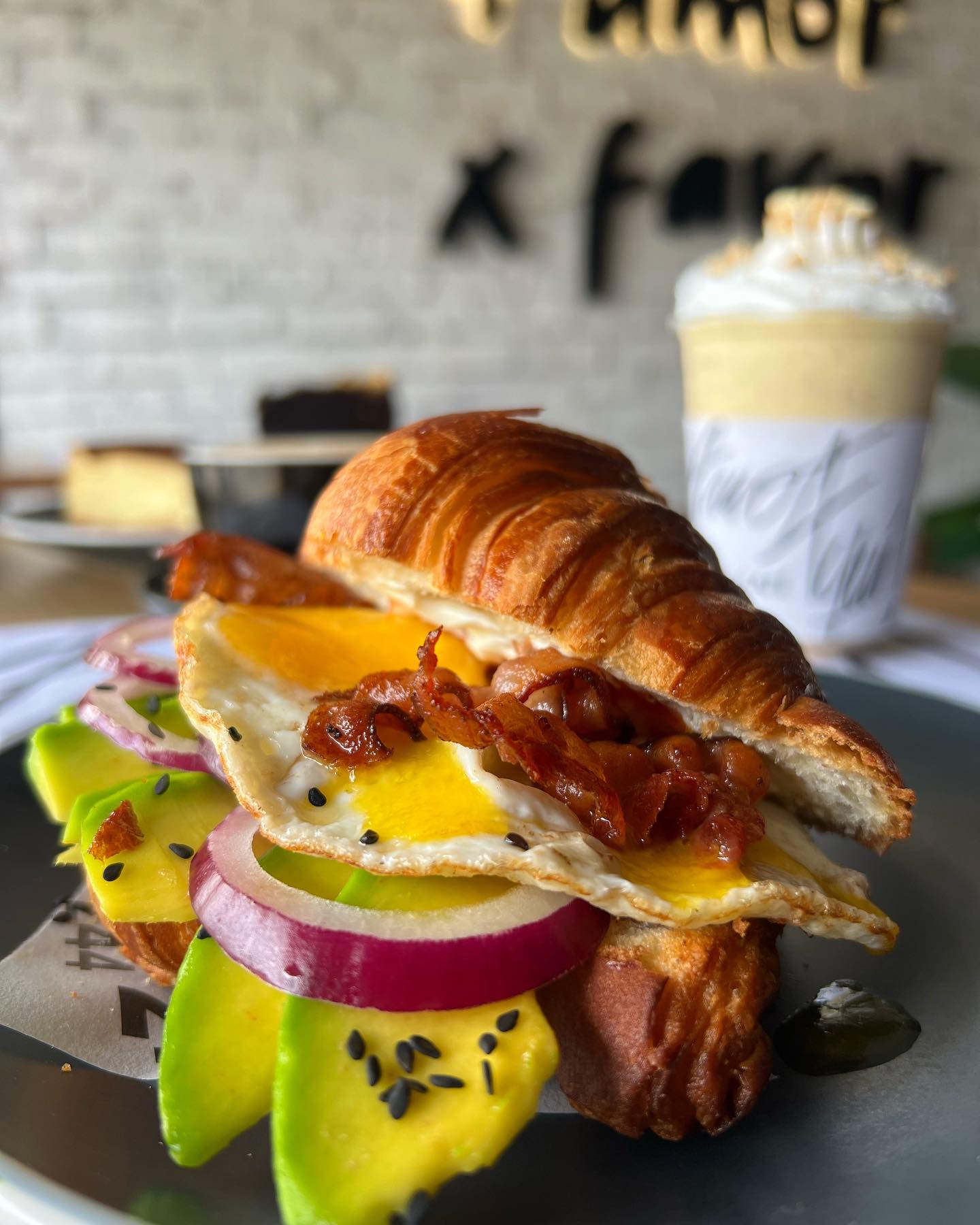 244 Café Maracay: Donde el Buen Café se Encuentra con la Modernidad"